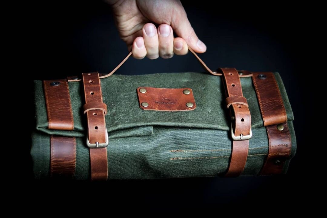 Bushcraft Leather Knife Bag, 7 blade pockets, 1 glove compartment
